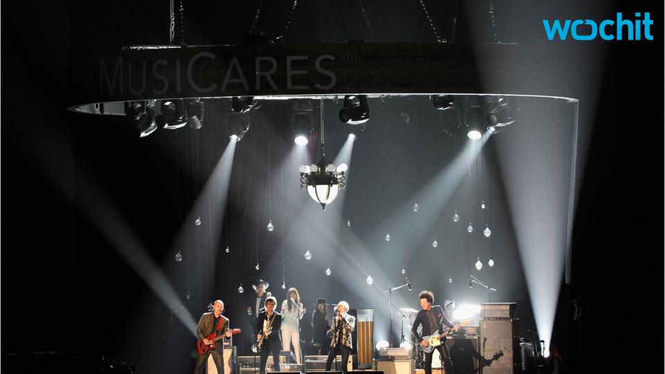 VIDEO : Beck Brings Funky Exuberance to Nile Rodgers' FOLD Festival ...