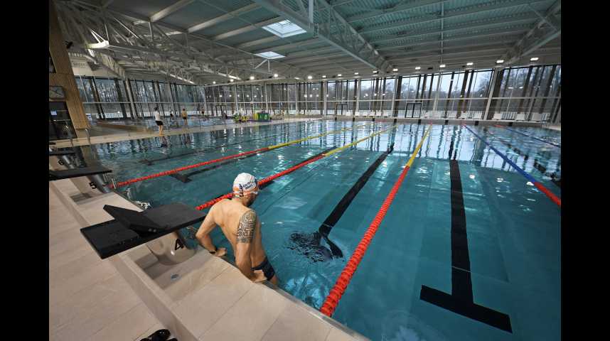 Denain : les premiers nageurs de NaturéO, le nouveau centre aqualudique ...