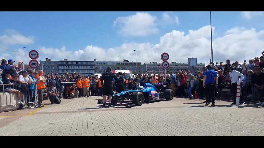 Vidéos : Dieppe. La F1 Alpine s'élance devant une foule immense - Paris ...