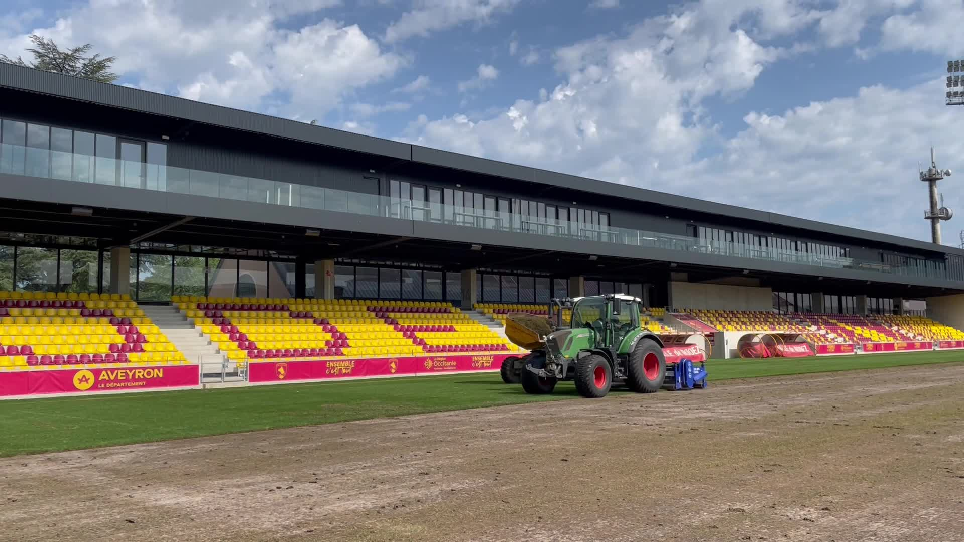 Nouvelle pelouse, dernière tribune en cours d’achèvement… la fin de ...