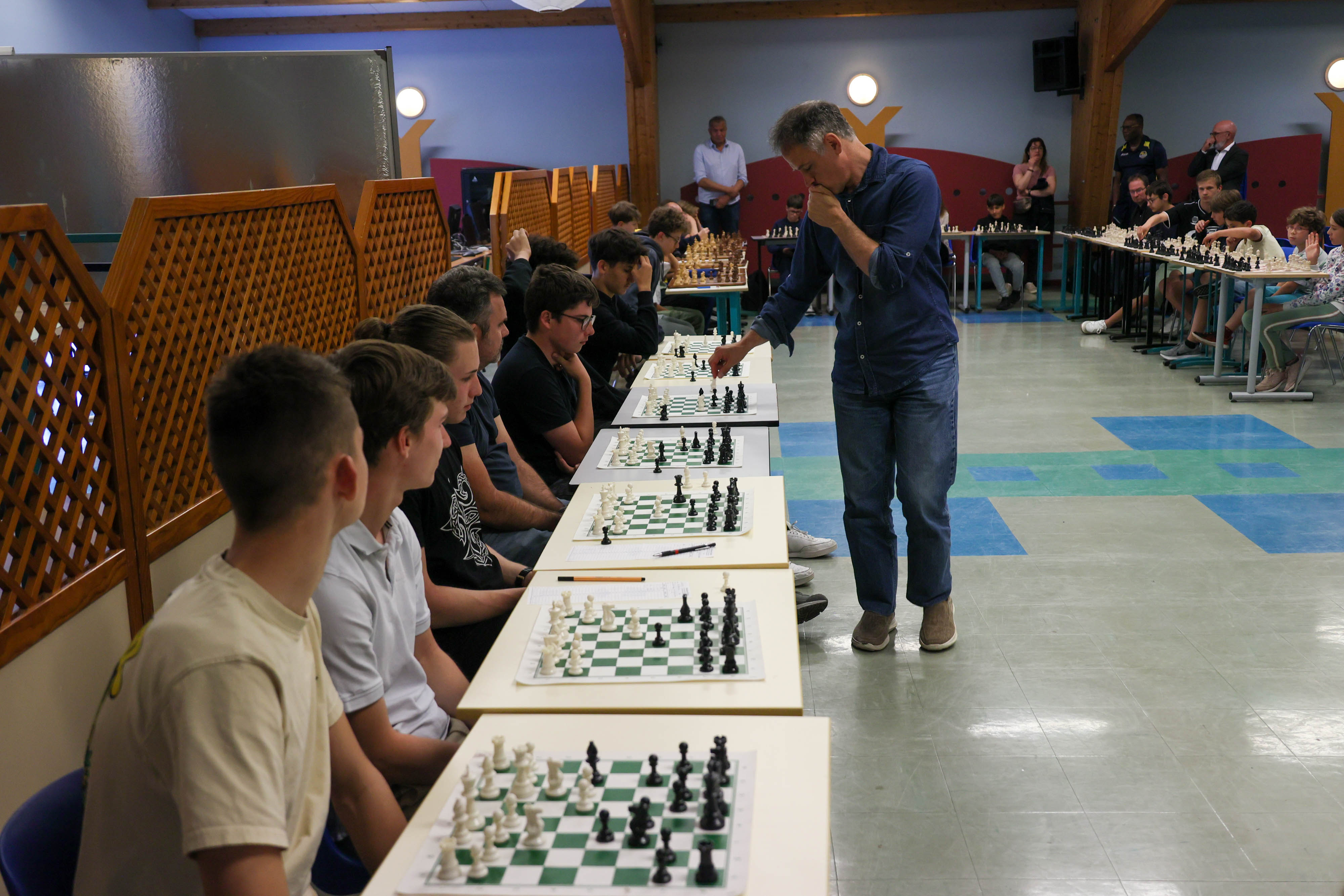 Thionville : la démonstration du grand maître d’échecs Christian Bauer ...