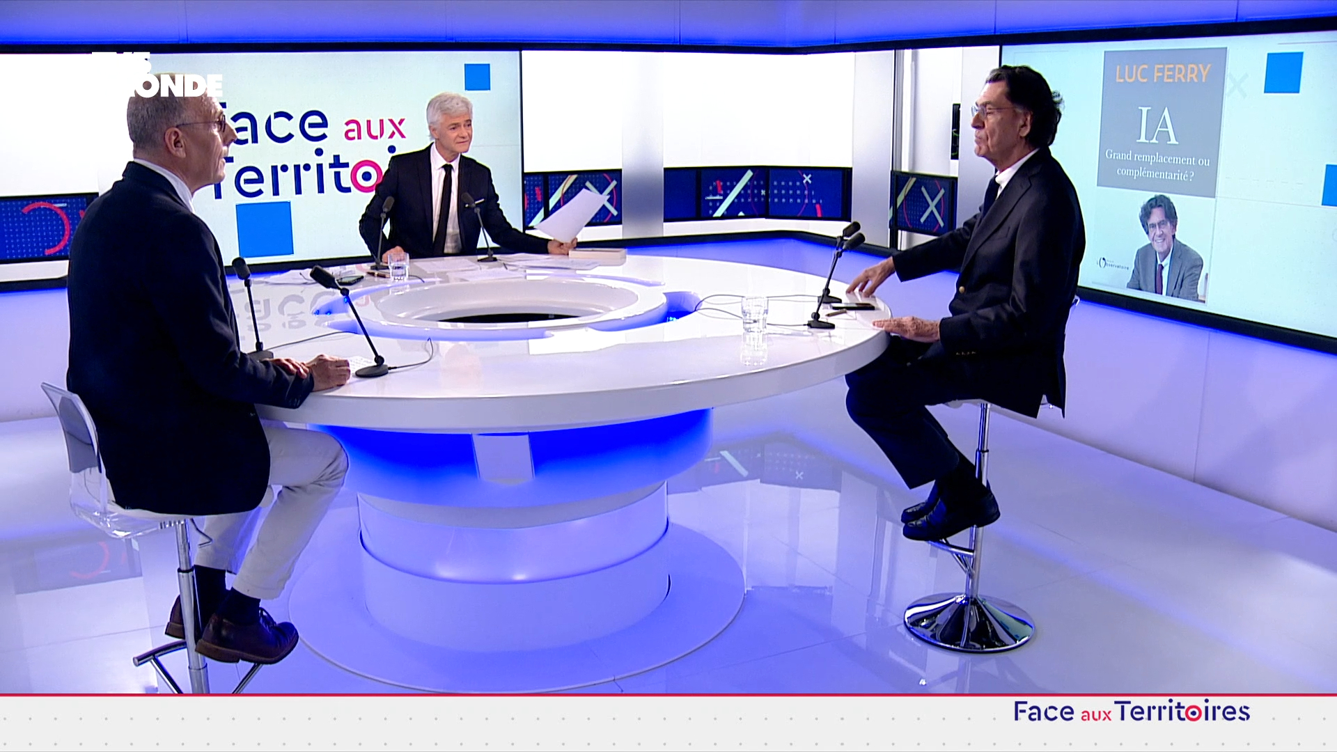 Luc Ferry était l'invité de Face aux Territoires, présenté par Cyril ...
