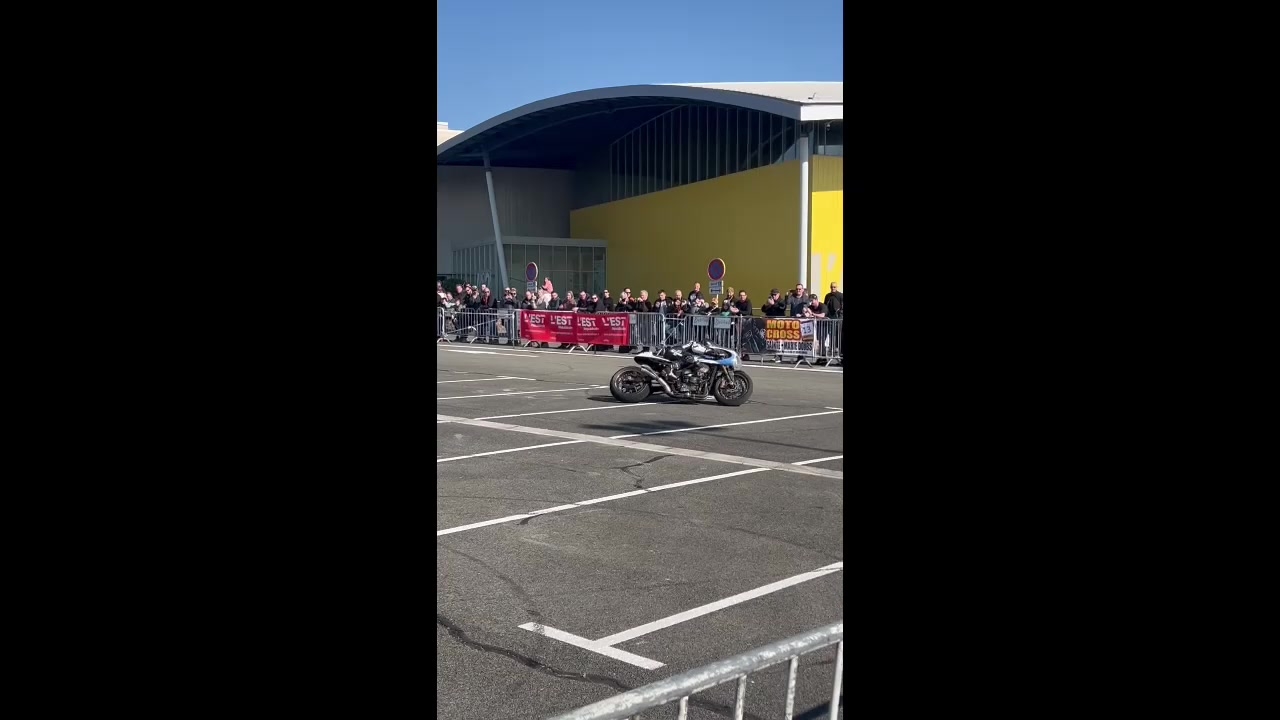 Au salon de la moto à Montbéliard, le showman Matt Mekatrix raconte sa ...