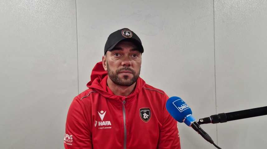 Vidéos : Rugby - Pro D2 : l'interview de André Hough avant RNR - Béziers - Paris-Normandie