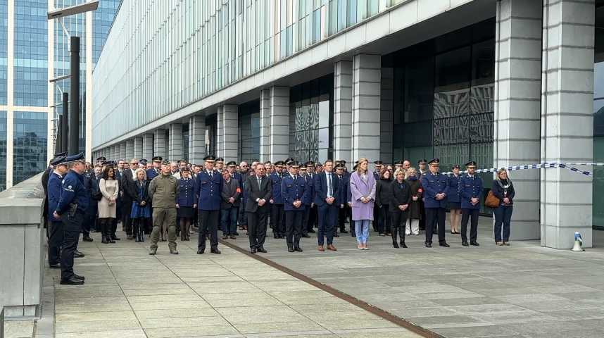 ️ Toutes les polices du pays observent une minute de silence en hommage ...