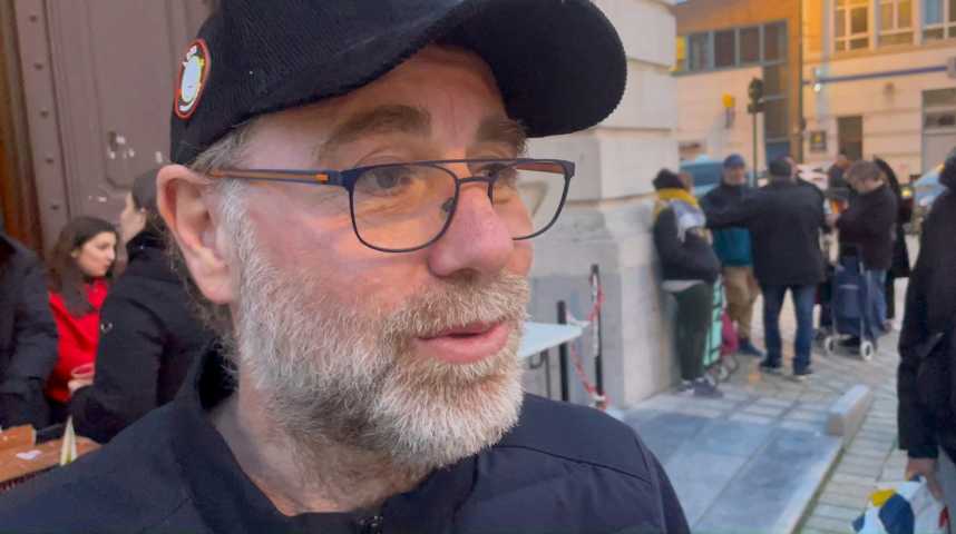 Jean-Guy Wallemme vient faire un cadeau aux Robins des rues - La Voix ...