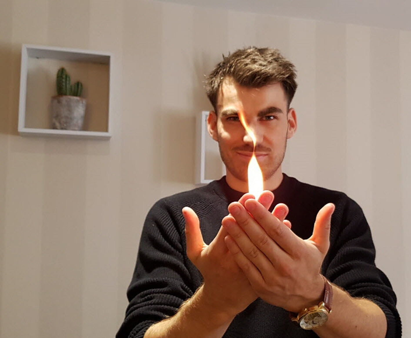 Manipulations, chapeau et lapin : le Roannais Léon le magicien nous ...
