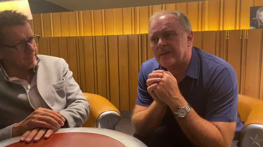 Dany Boon et Christian Carion en interview pour le film "Une belle ...