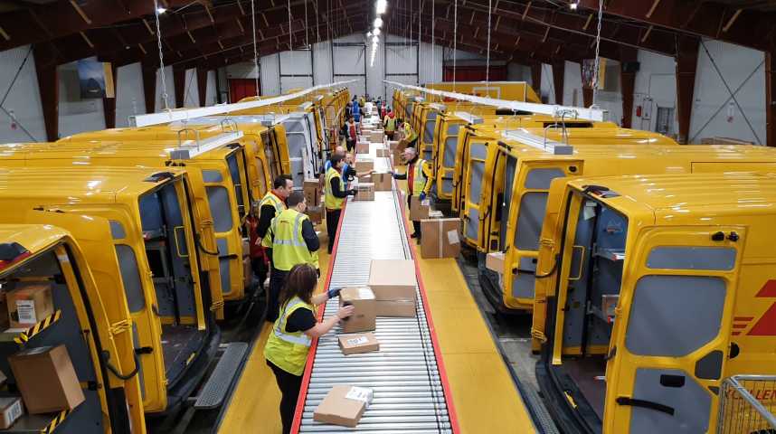 Vidéos : Petit-Couronne. Dernière ligne droite avant Noël pour DHL ...