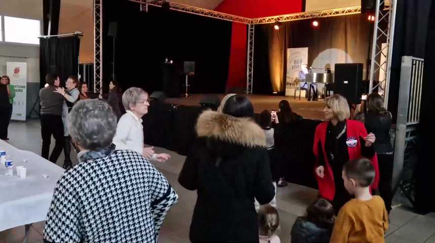 Vidéos : Régine remporte le titre de super mamie Amiens 2023 - Courrier ...