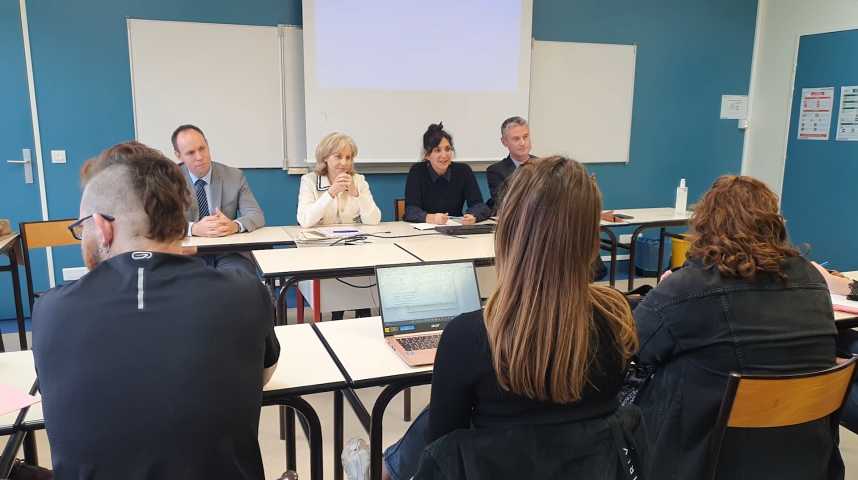 Vidéos : Mont-Saint-Aignan. La rectrice de l'académie de Normandie en ...