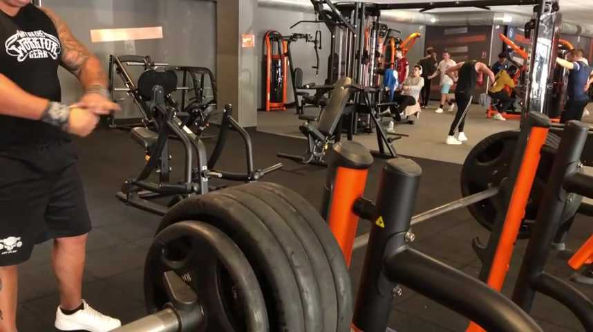 Vidéos : Alexandre Hulin, dit The Machine, soulève 220 kg a l ...