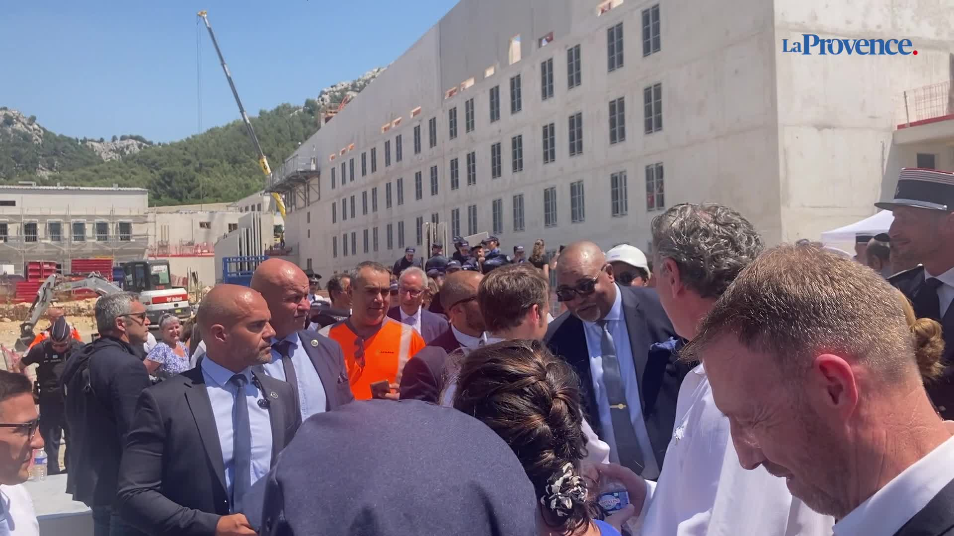 Vidéo - Macron visite la prison des Baumettes à Marseille