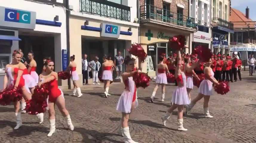 Vidéos : Péronne les majorettes viennent animer le marché - Courrier picard