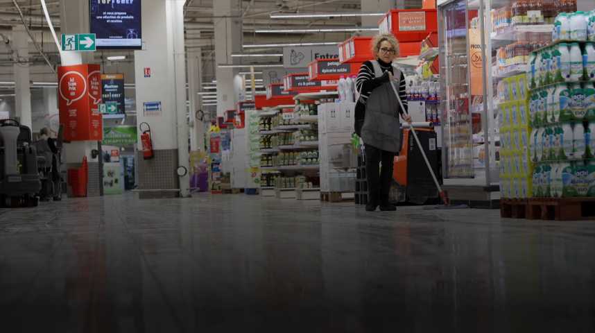 Vidéos : Reportage au cœur d'un hyper Auchan avant l'ouverture - L ...