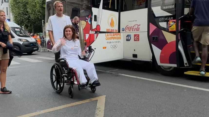 ️ Les journalistes de l'AFP Christina Assi et Dylan Collins portent la ...