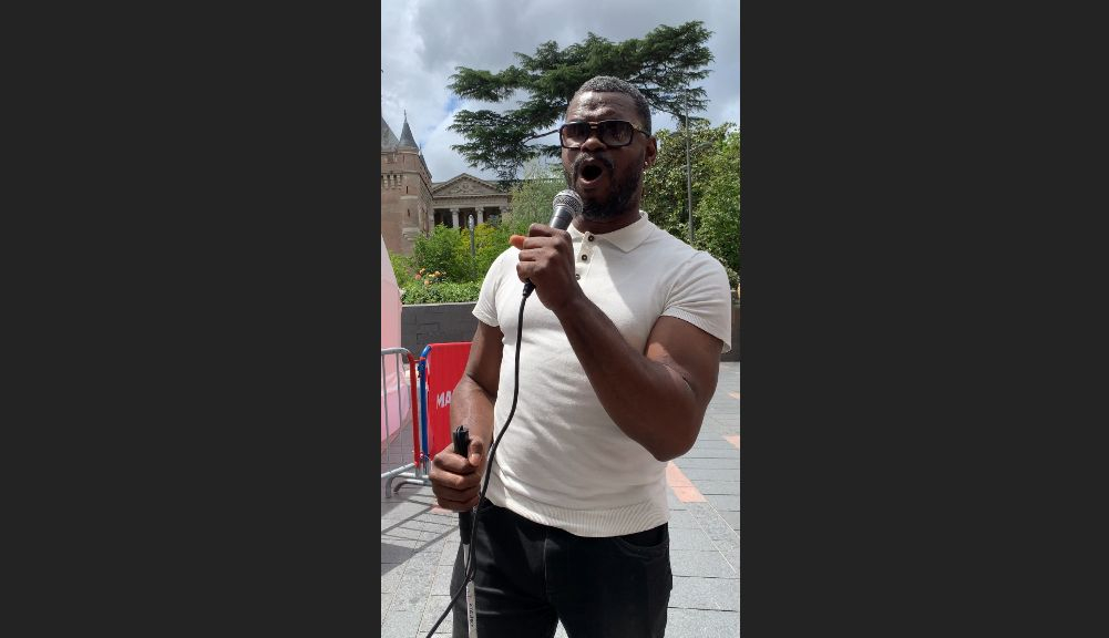 VIDÉO. Toulouse : non voyant, Kessy Mac Queen chante son amour pour la ...