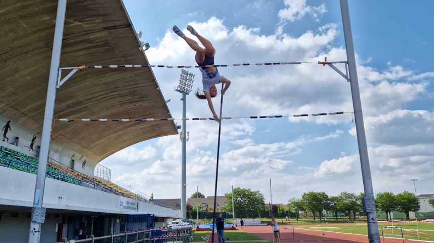 Vidéos : Elise Russis, espoir normand du saut à la perche, portera la ...