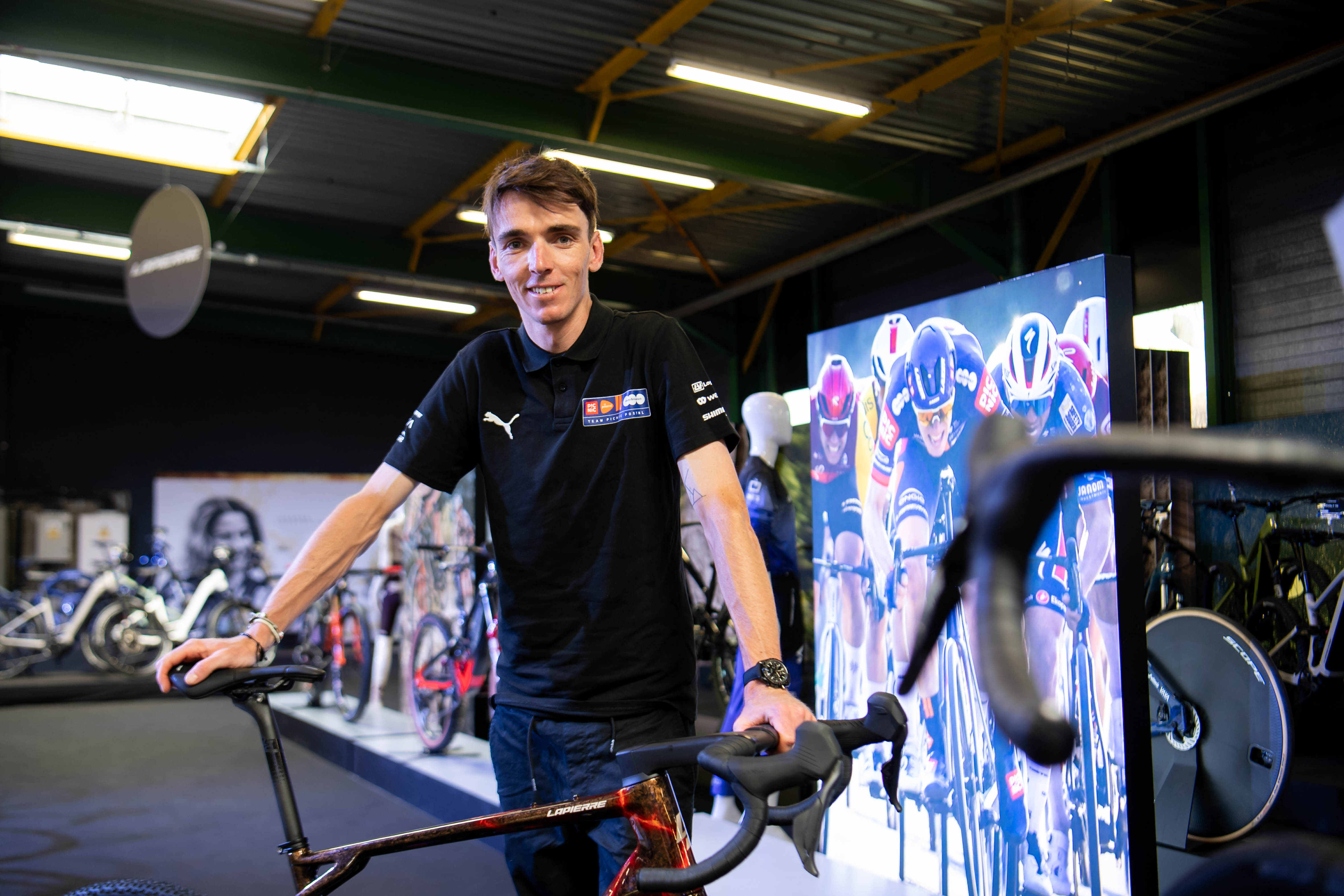 À Dijon, la légende du cyclisme Romain Bardet nous présente un vélo unique