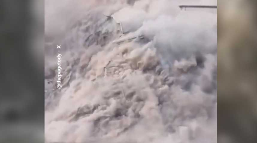 Les images impressionnantes de l'effondrement d'un pont en Chine