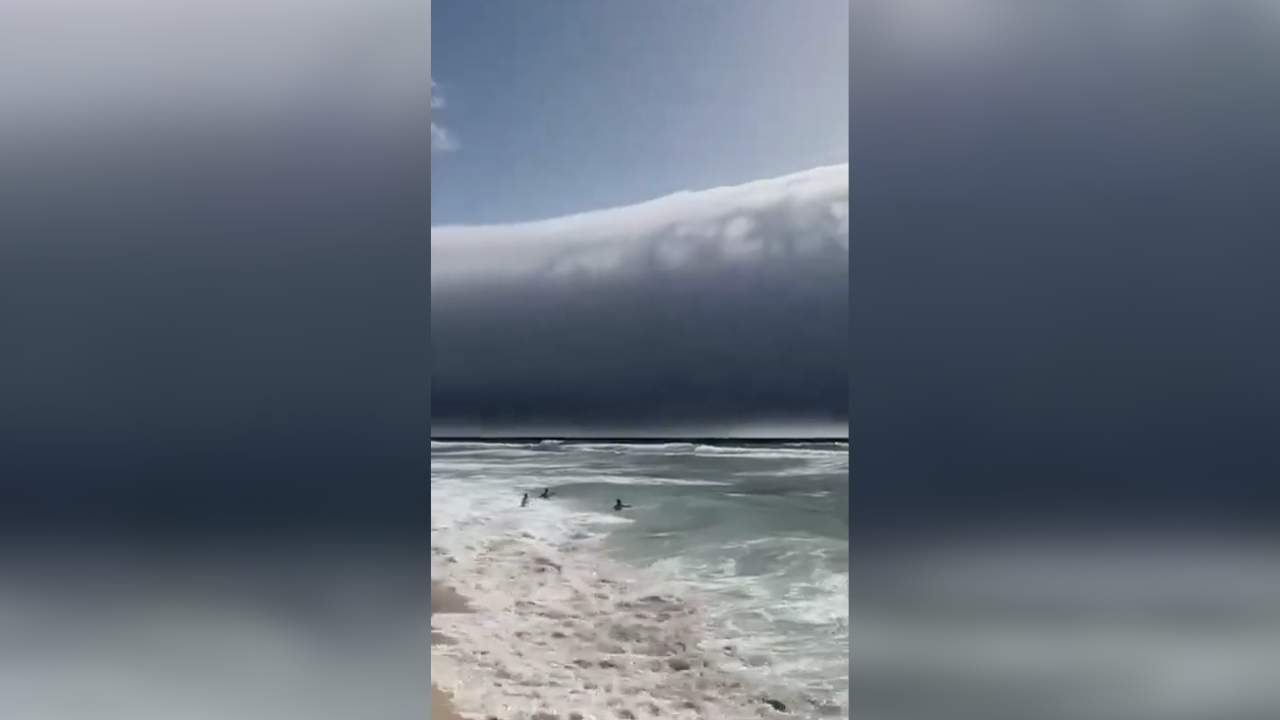 « On aurait dit un tsunami » : un impressionnant "nuage rouleau" au ...
