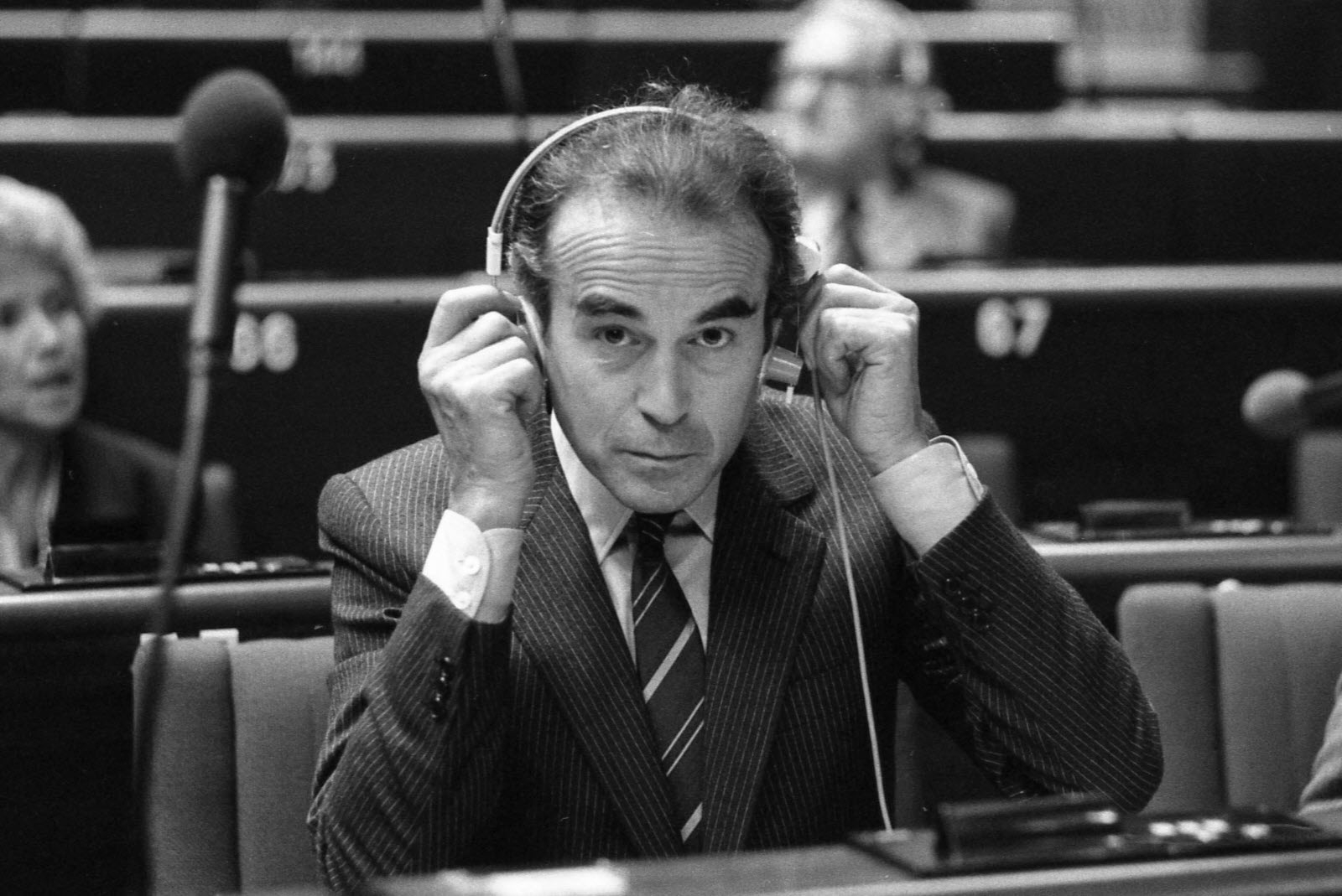 Robert Badinter au Panthéon : en 1981, son discours historique pour l ...