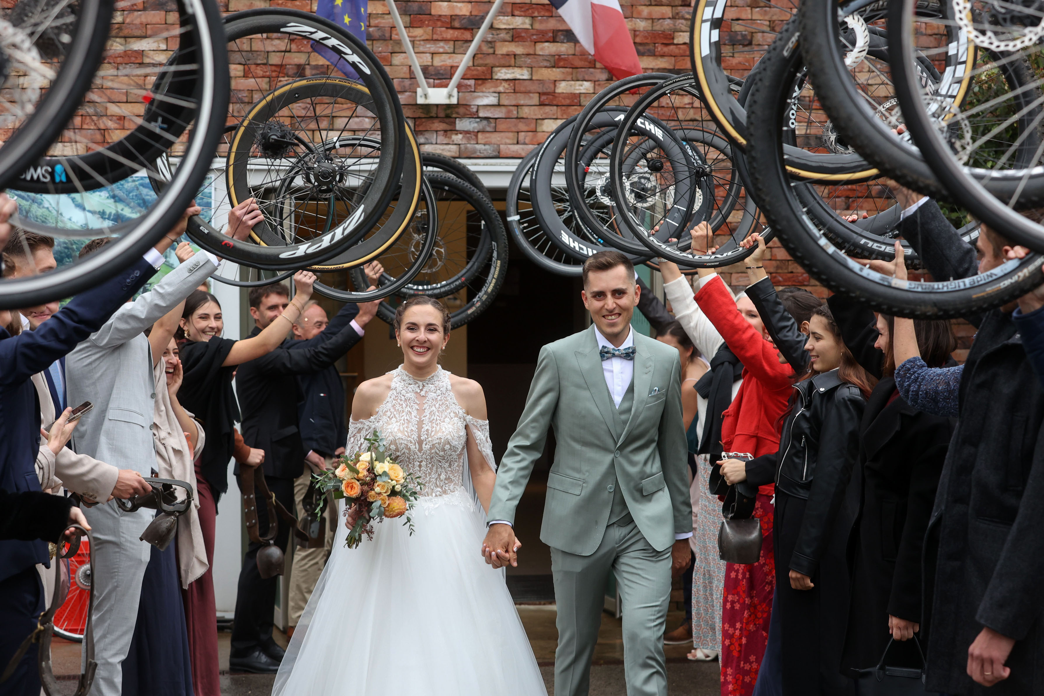 Monfaucon - Les champions cyclistes Juliette Labous et Clément Berthet ...