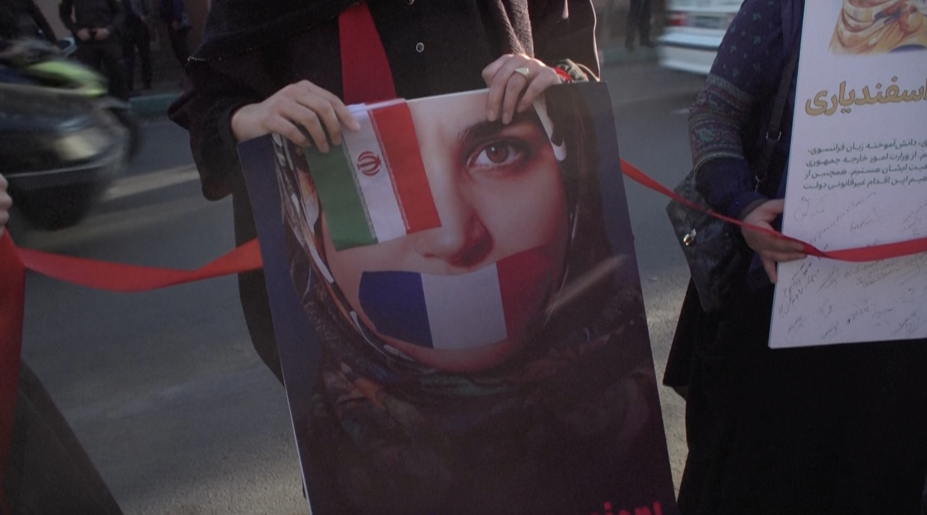 Le procès de l’Iranienne que Téhéran veut échanger contre Cécile Kohler ...