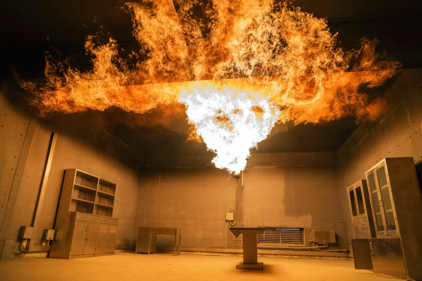 Qu’est-ce que le “flashover”, qui serait à l’origine du drame de Crans ...
