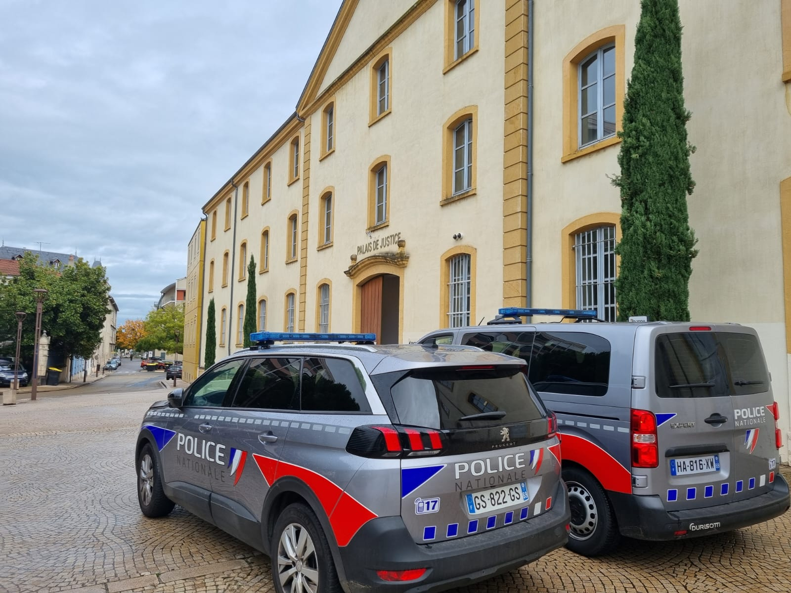 Soupçonnés de viols sur leur fille de 7 ans, un couple mis en examen et ...